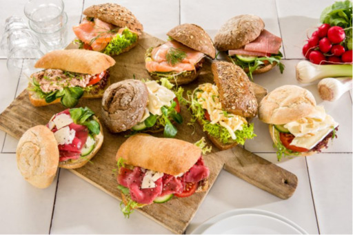 Lunch/ brunch broodjes luxe belegd per 12 bestelbaar ( zoetigheid apart ...
